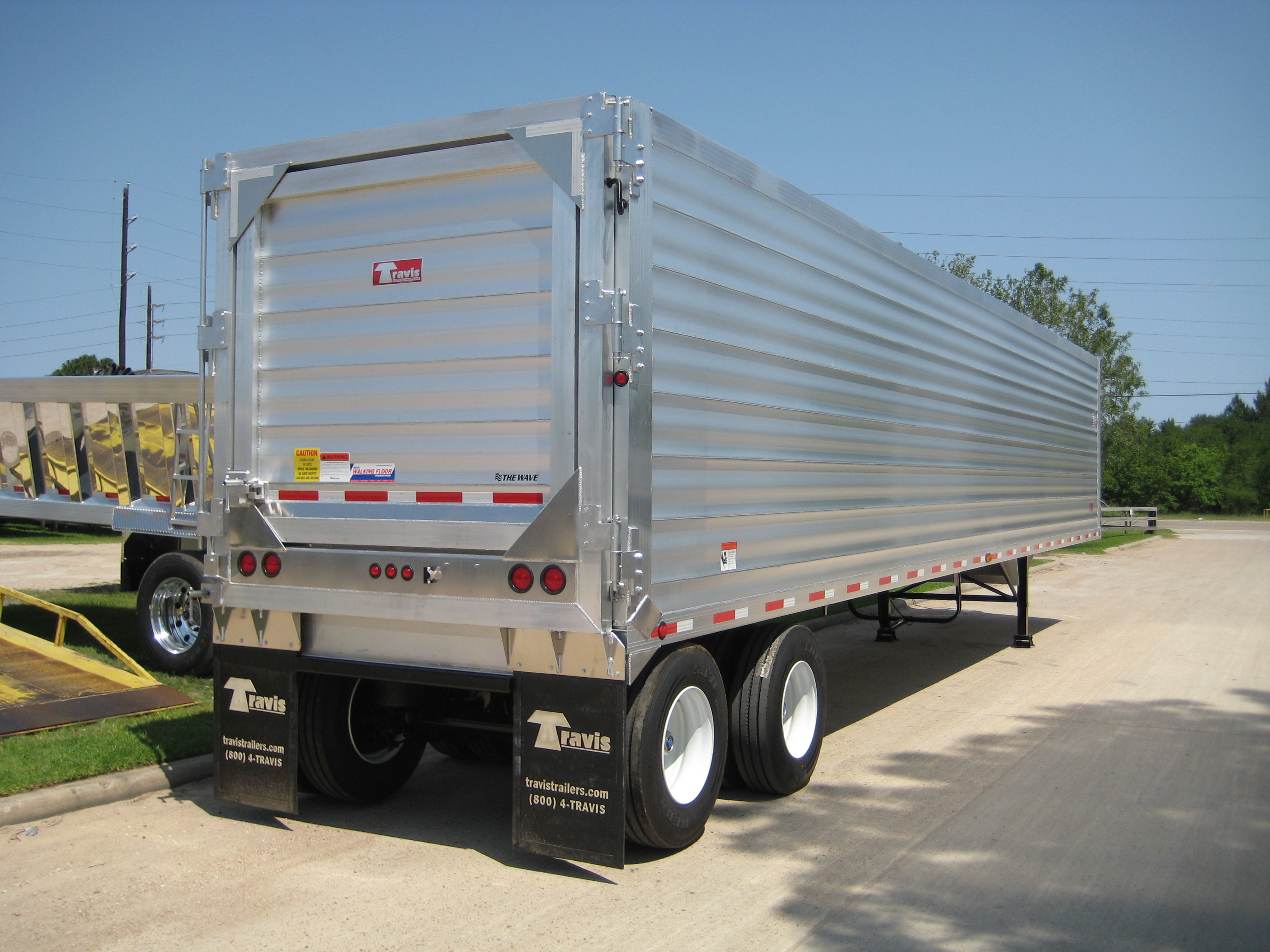 Transfer Trailers Wave | Travis Trailers | Aluminum Trailers